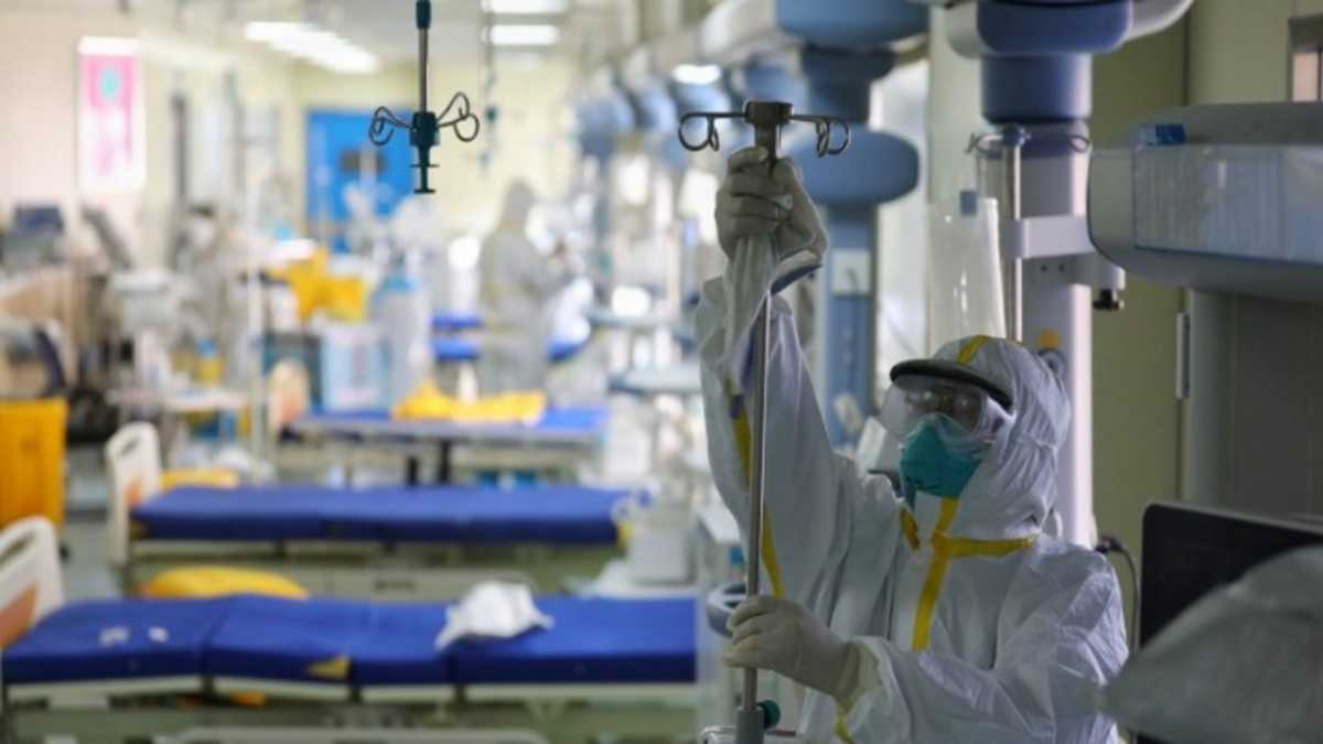 Κορονοϊός – Καπραβέλος: Όλοι ανεμβολίαστοι στη ΜΕΘ του Παπανικολάου, 7 ...