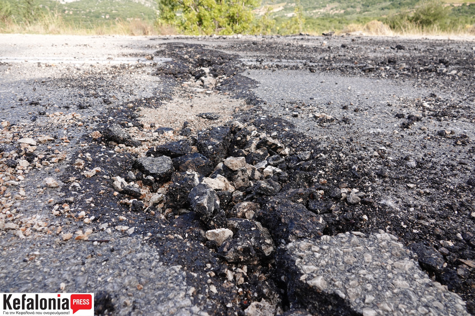 Κεφαλονιά: Κεραυνός «χτυπά» το οδόστρωμα- Δείτε φωτογραφίες - kentri.blog