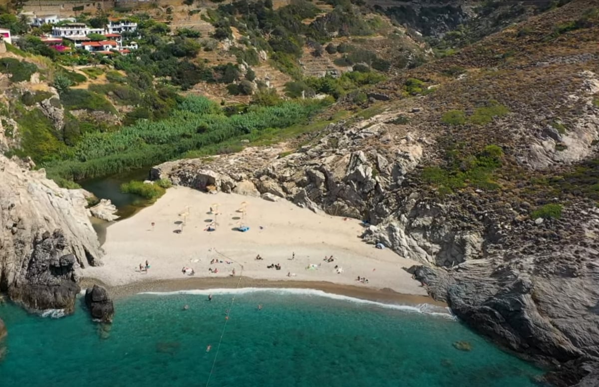 Η πιο επικίνδυνη παραλία της Ελλάδας - Διαθέτει σχοινί ασφαλείας ...