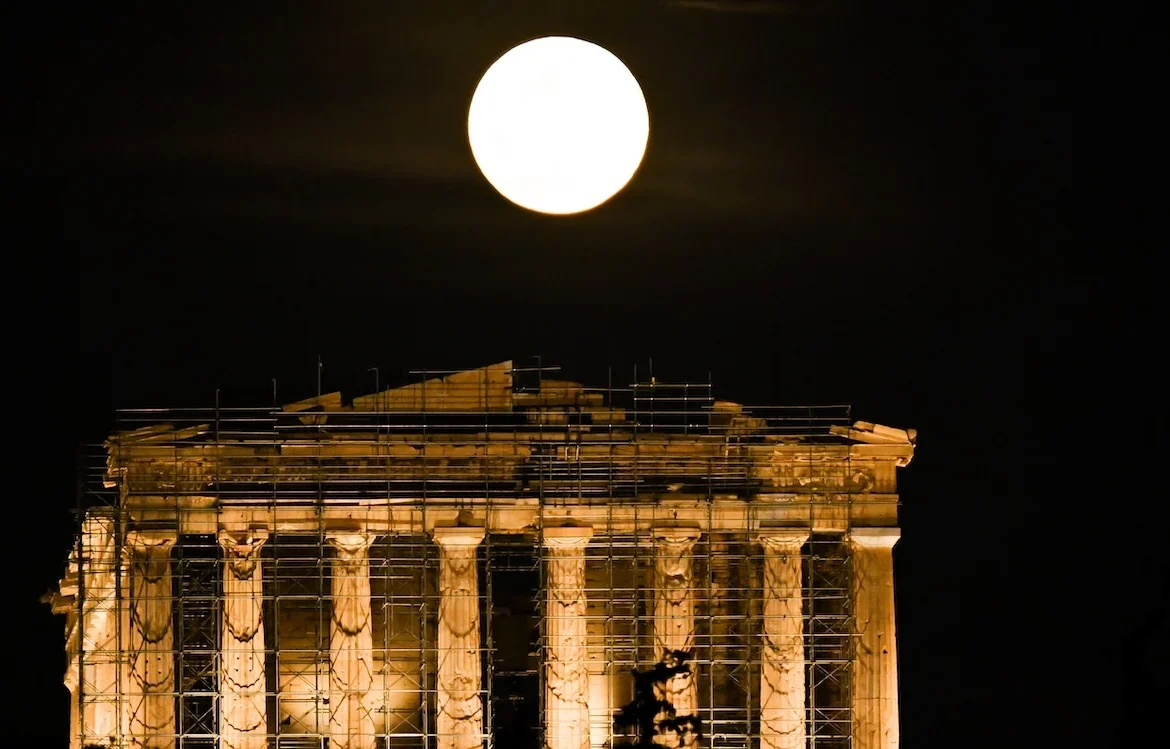 Μάγεψε η «πανσέληνος του χιονιού» – Εντυπωσιακές εικόνες - kentri.blog