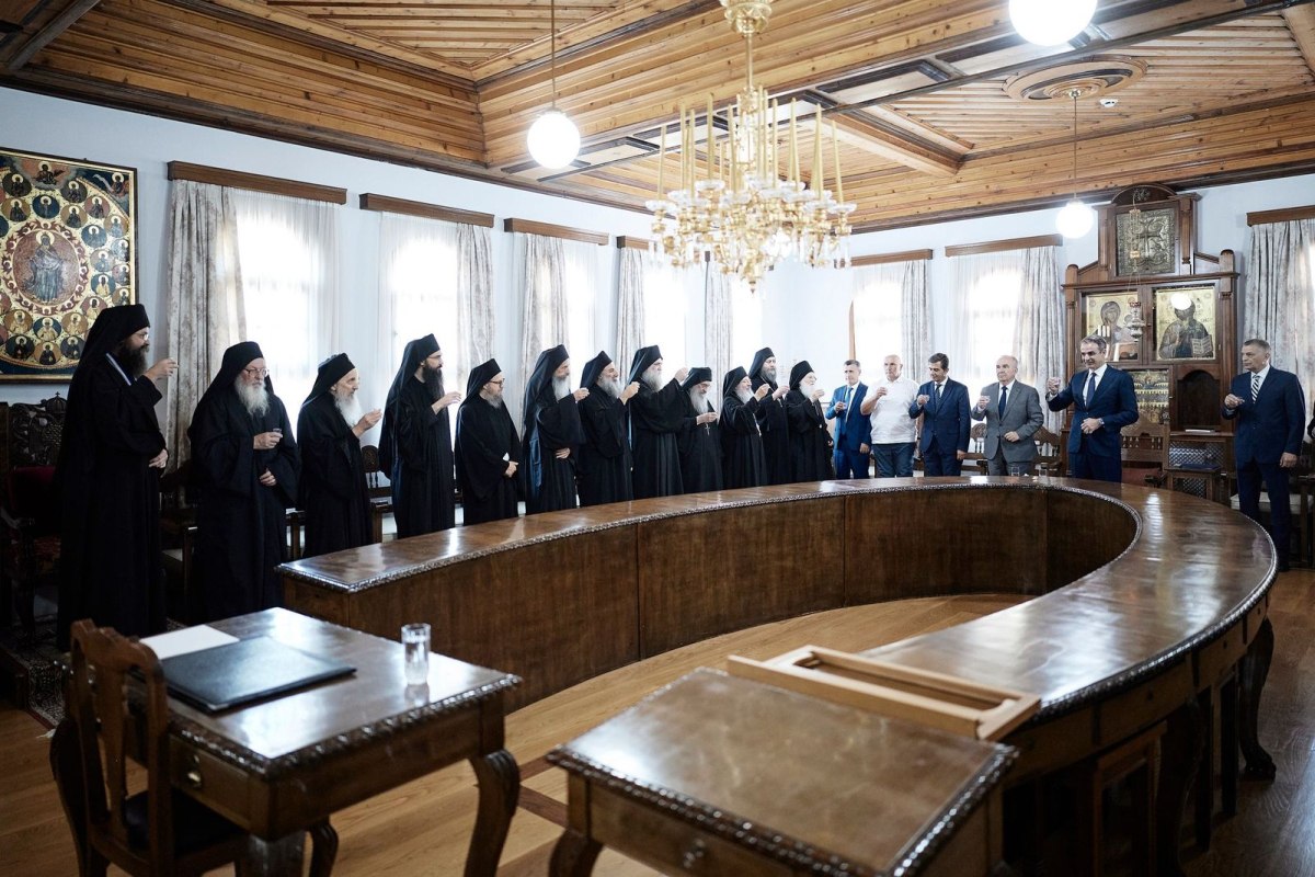 Ο Κυριάκος με πεσκέσι 100 εκατ. ευρώ στο Άγιο Όρος, διερωτώμενος τι θα ...