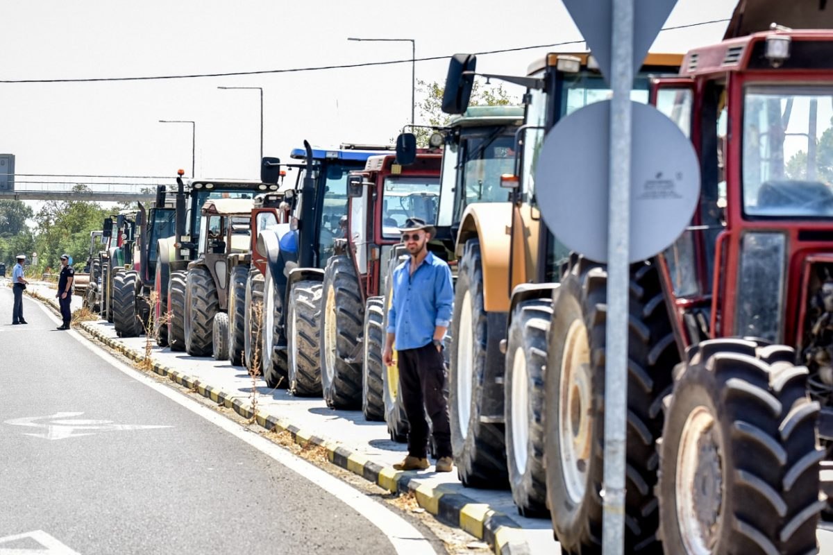 Τον αγρότη που πνίγεται στα χρέη χωρίς να φταίει, βαράς, μα θα ...